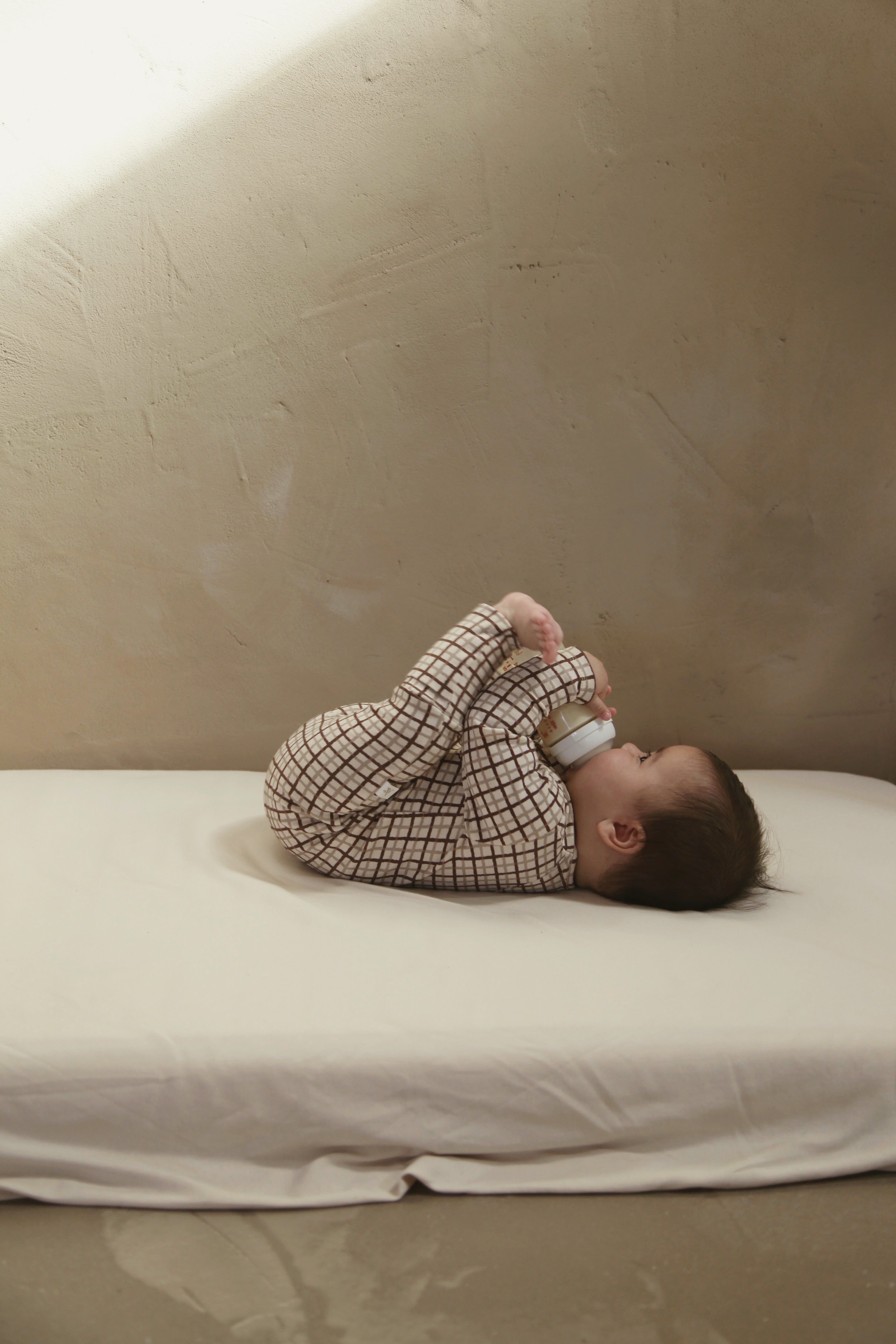 Organic Cotton Fitted Cot Sheet – Soft Beige – Arzi & Ale